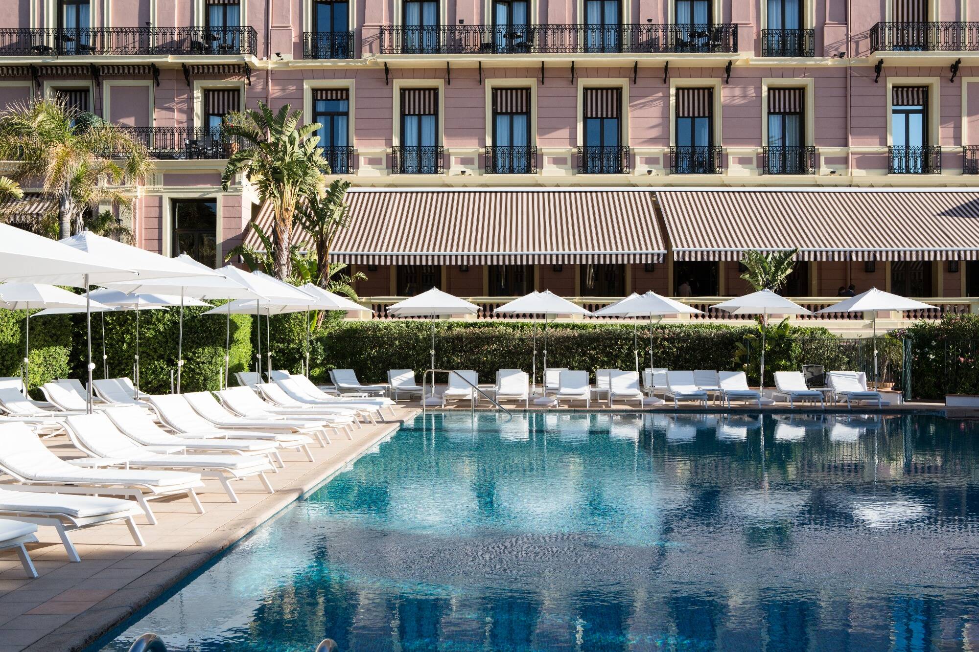 L'élégance réinventée du Royal-Riviera: 3 choses à savoir sur cet hôtel ...