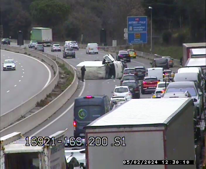 Impressionnant accident sur l'autoroute A8, le trafic fortement perturbé près de Cannes - Nice-Matin