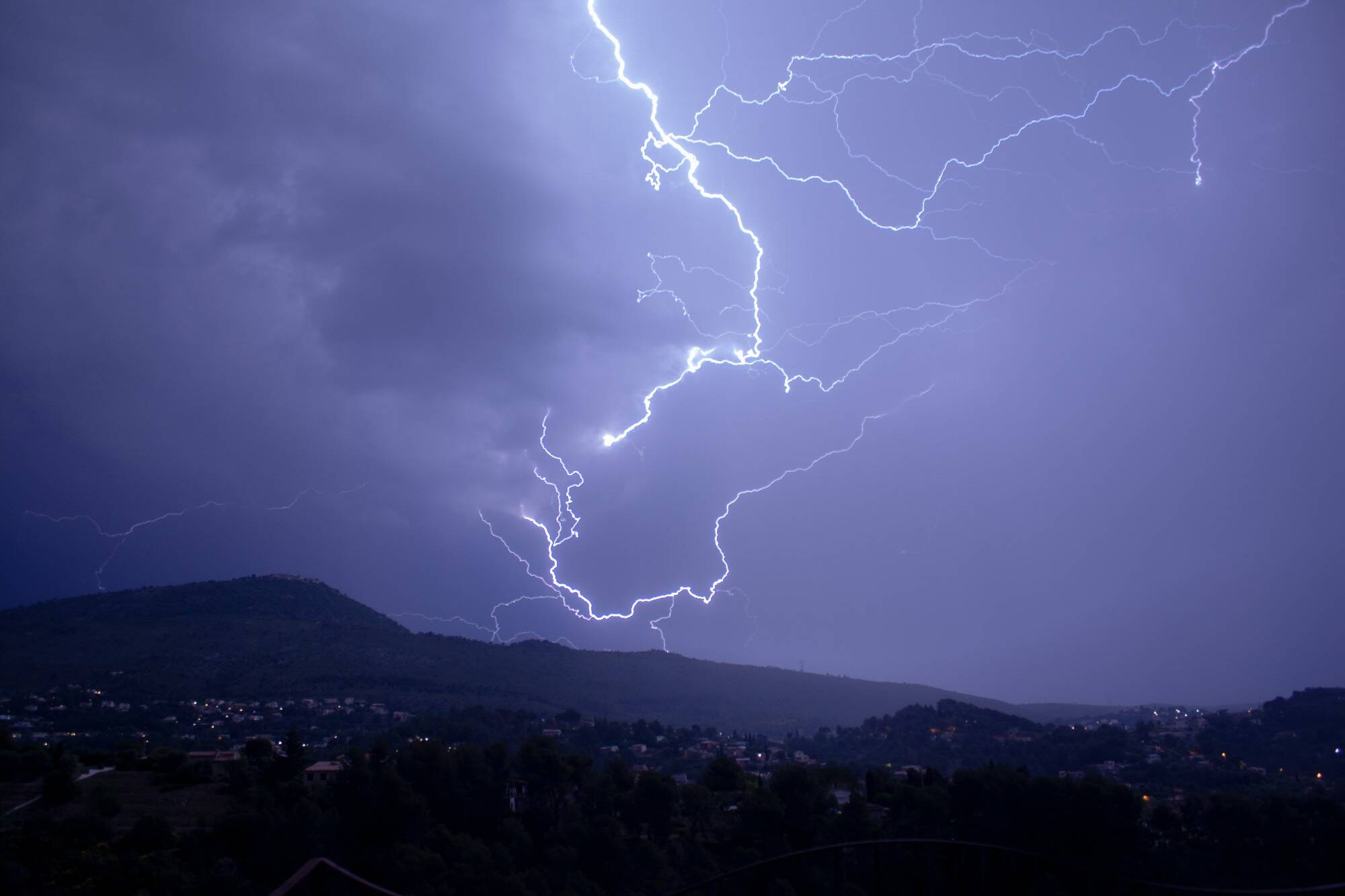Vos images impressionnantes des orages dans les Alpes-Maritimes - Nice ...