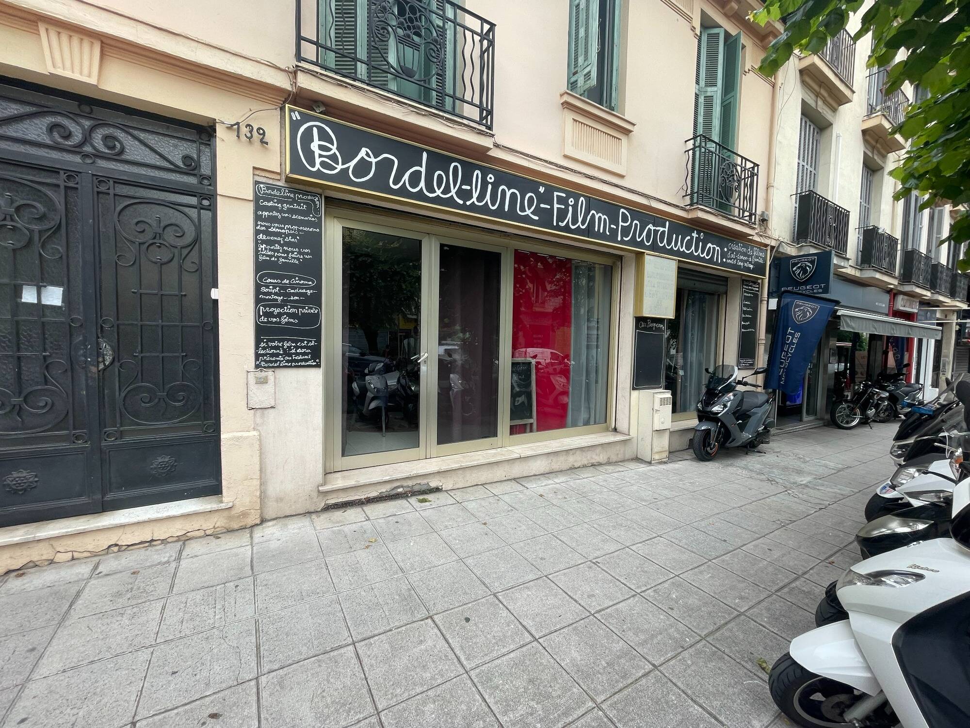 Devant le "Labo" de Ben à Nice-Nord, c'est le calme plat - Var-Matin