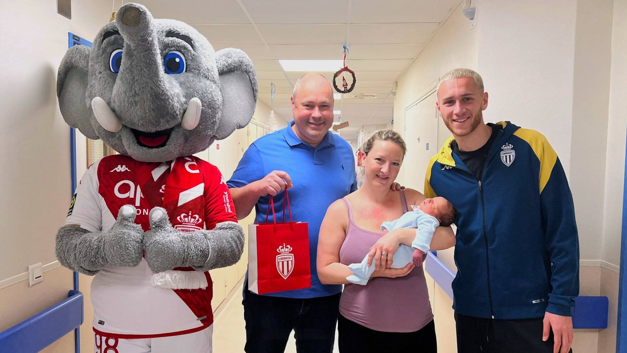 L'AS Monaco gâte les nouveaux-nés de La Principauté - Nice-Matin