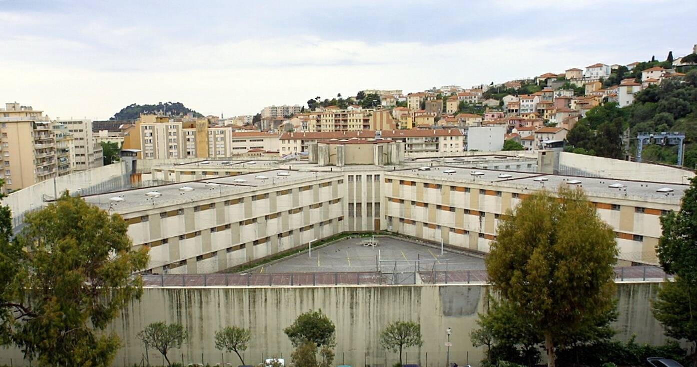 Mis en examen pour tentative de meurtre, l’homme qui a défiguré sa ...
