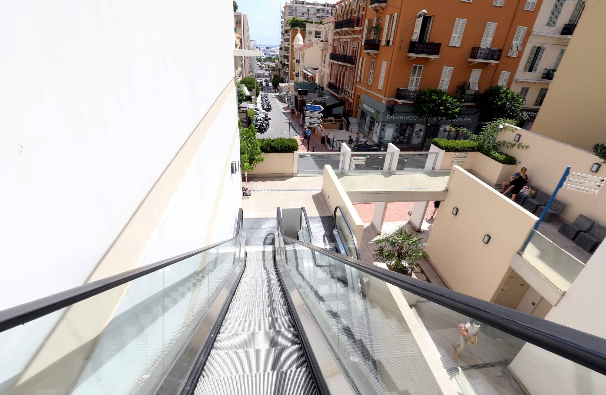 65 ascenseurs et escaliers mécaniques vont être remplacés ou ...