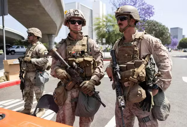 Des Marines déployés à Los Angeles, une parade militaire le jour des 79 ans de Donald Trump, 2. ...