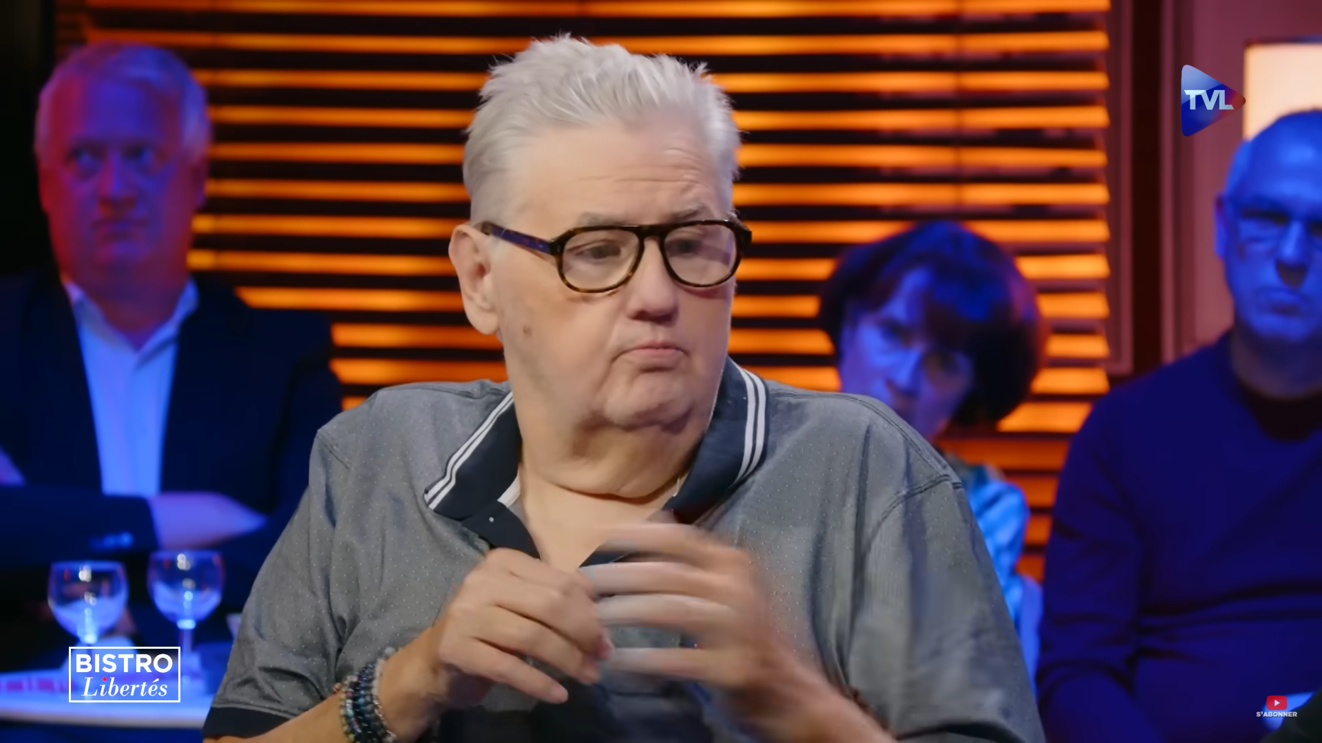 "Aujourd’hui, il y a onze Noirs": Pierre Ménès relance une nouvelle ...