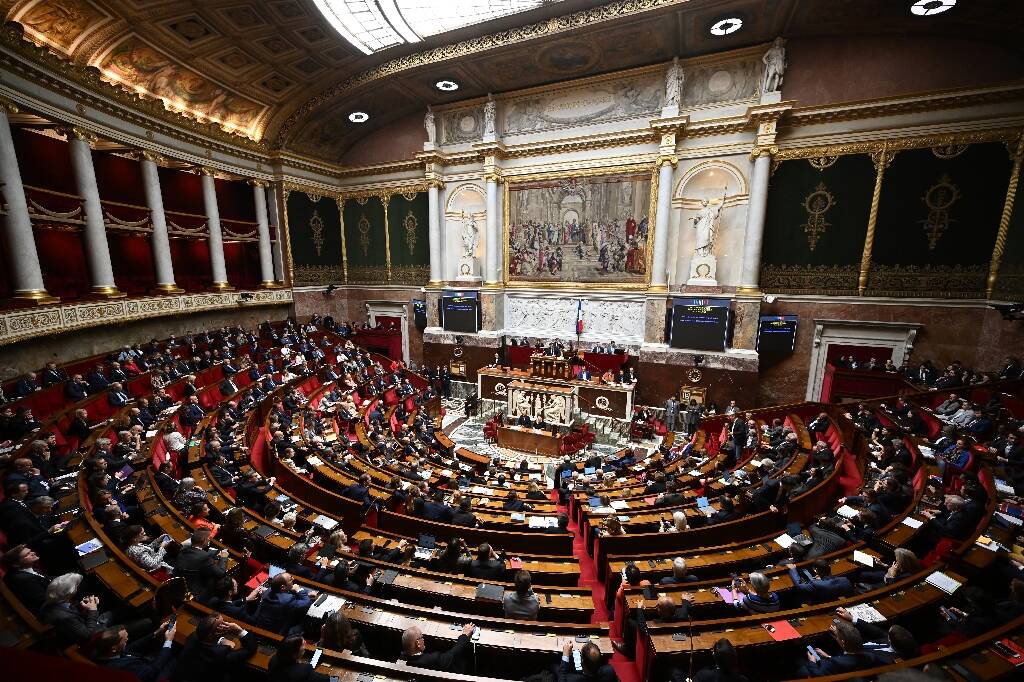 Les députés légifèrent sur leurs propres tenues: Les députés légifèrent sur leurs propres tenues:
