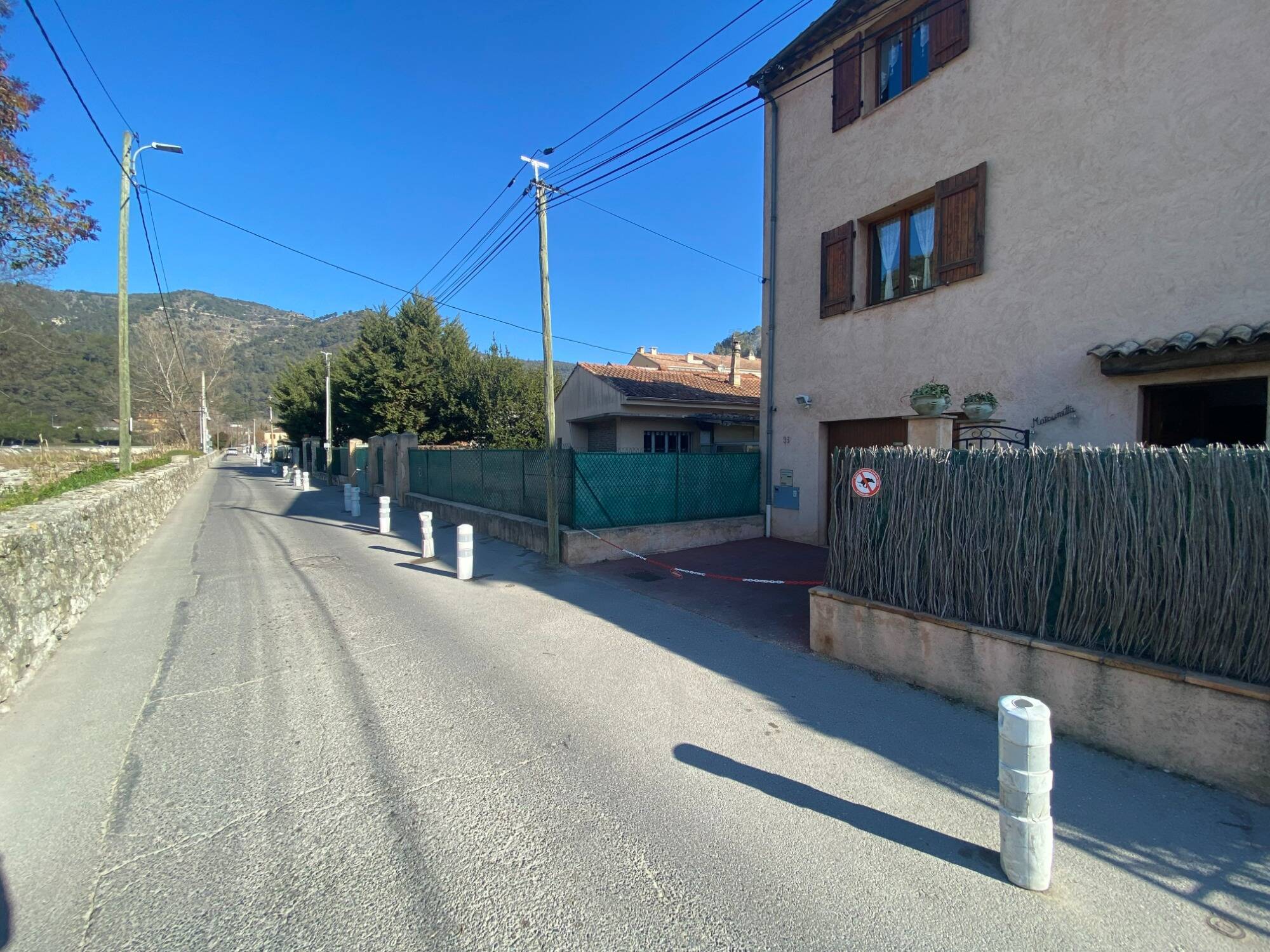 Les gendarmes interviennent pour un banal conflit de voisinage et ...