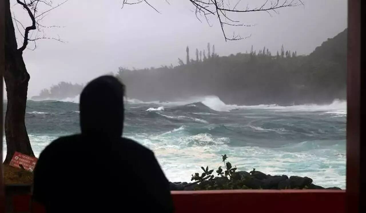 Menacée par le cyclone Freddy très intense, La Réunion passe en alerte ...