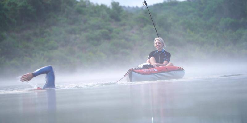 VIDEO. Aidez-les à traverser le Lac Léman à la nage pour aider le petit ...