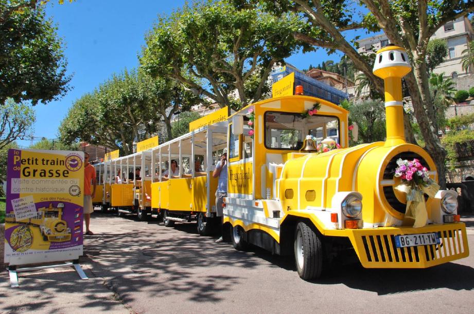 Le petit train touristique de Grasse qui voit la vie en rose - Nice-Matin