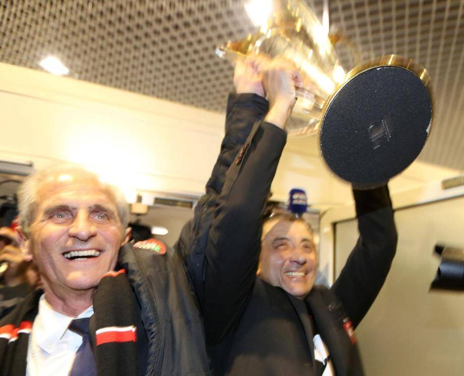 VIDEO. La danse d'Hubert Falco à l'aéroport pour fêter le titre du RCT ...