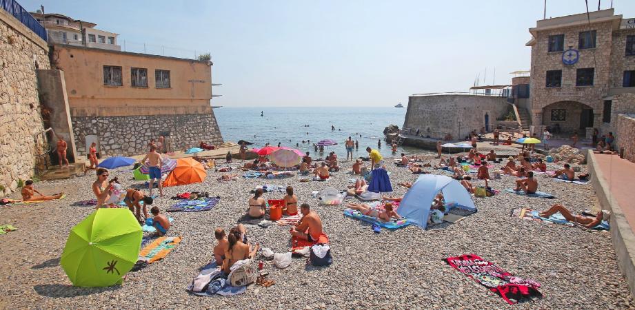 Bains militaires à Nice: la plage "reste un espace public" - Nice-Matin