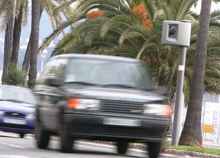 Où sont placés les 22 radars de franchissement de feu rouge dans les ...