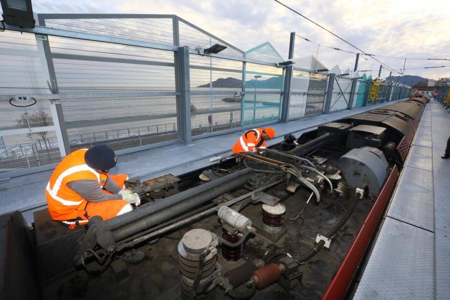 Après les intempéries, les trains circulent presque normalement - Nice ...
