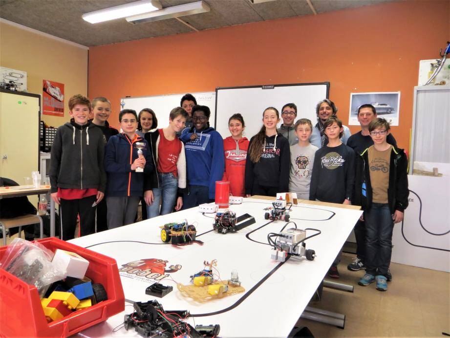 Les élèves du collège Emile-Roux, nouveaux champions de la robotique ...