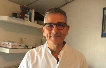 Cet homme est obligé d'être le médecin traitant de plus de 1.000 ...