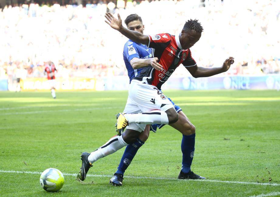 L'OGC Nice avec Lusamba d'entrée à Nîmes - Nice-Matin