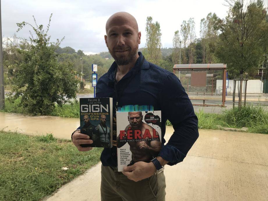 Présent lors du dernier assaut contre les frères Kouachi, auteur et ...