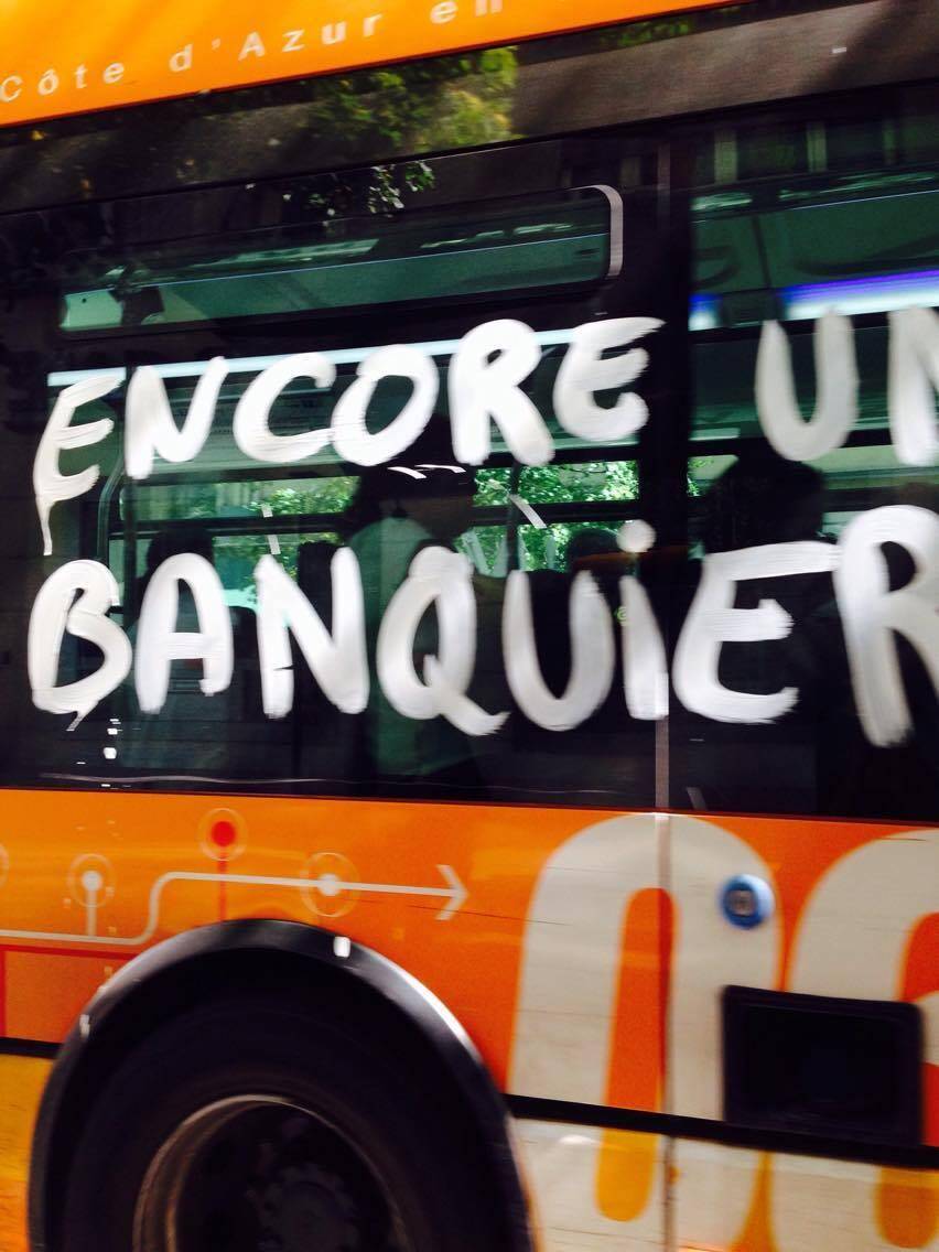 PHOTOS. Les 10 slogans les plus marquants tagués sur les bus et tram à ...