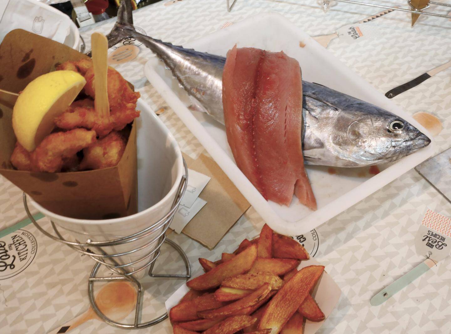 PHOTOS. Ce couple régale les Cannois grâce à leurs beignets de poissons ...