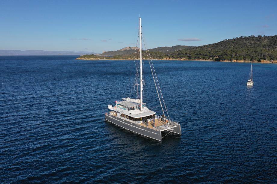 PHOTOS. Le plus grand catamaran d’Europe est à quai à Cannes - Nice-Matin