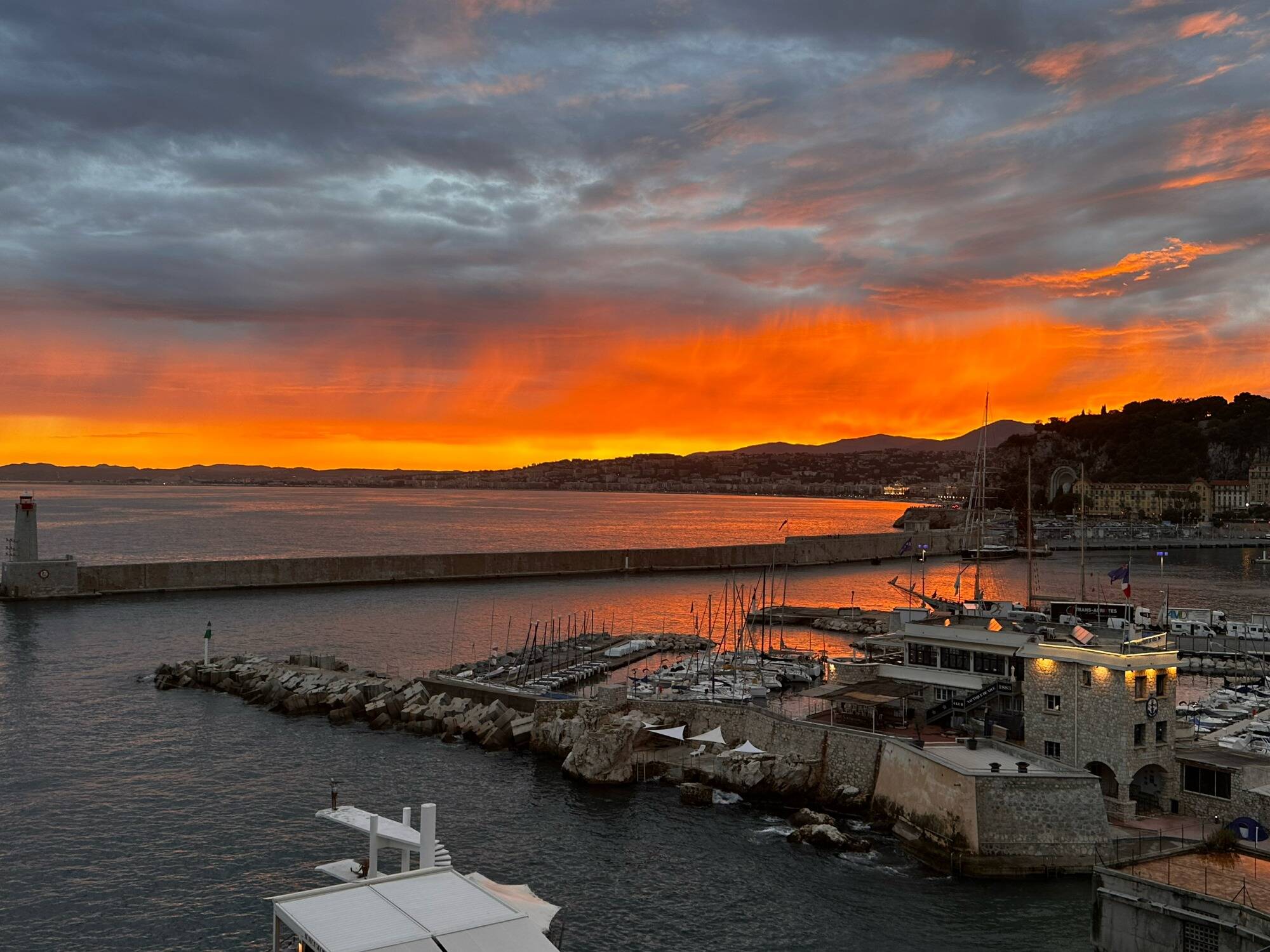 Vos superbes photos du ciel de feu qui a embrasé la Côte d'Azur ce ...
