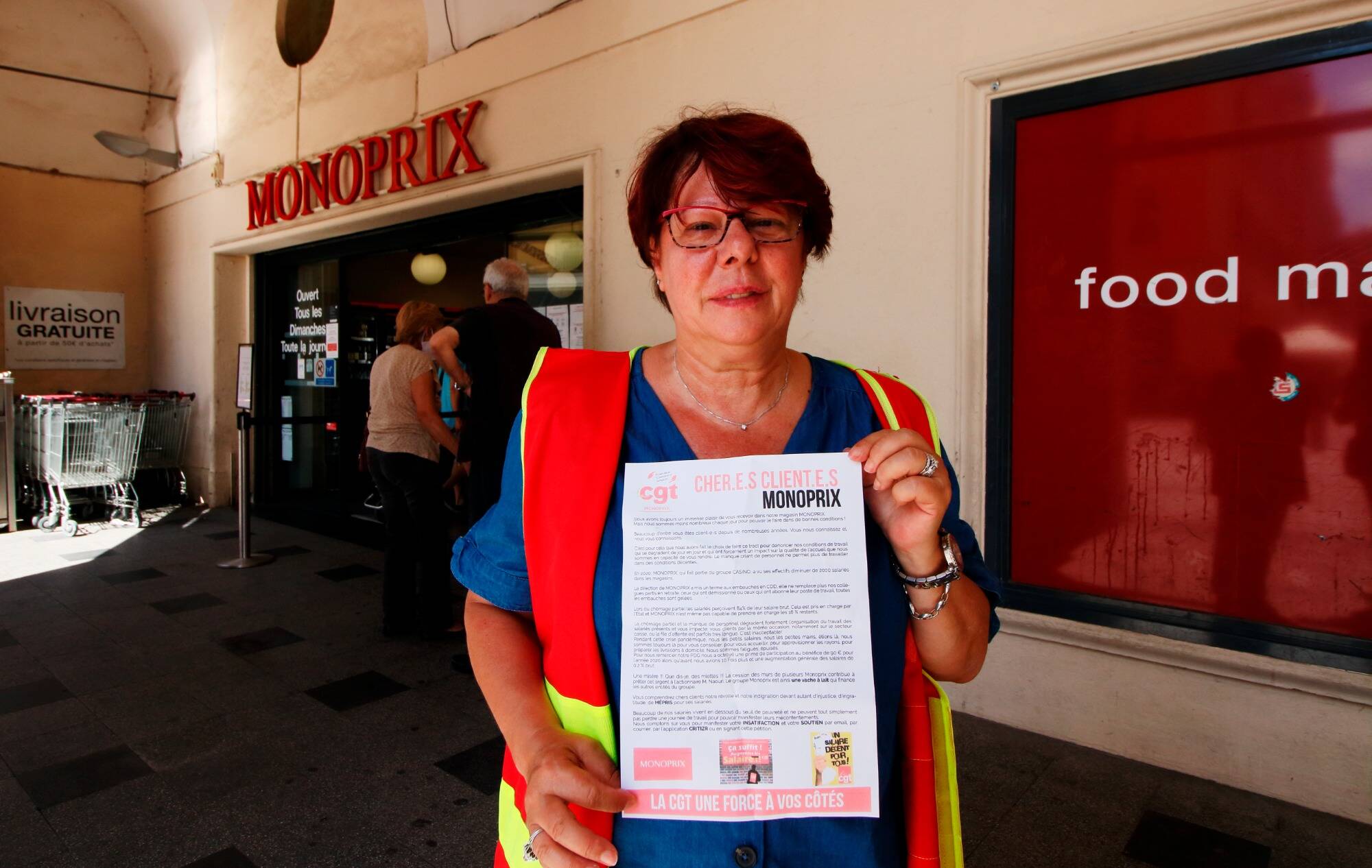 Les raisons de la grève des caissières des Monoprix de Cap 3000 ...