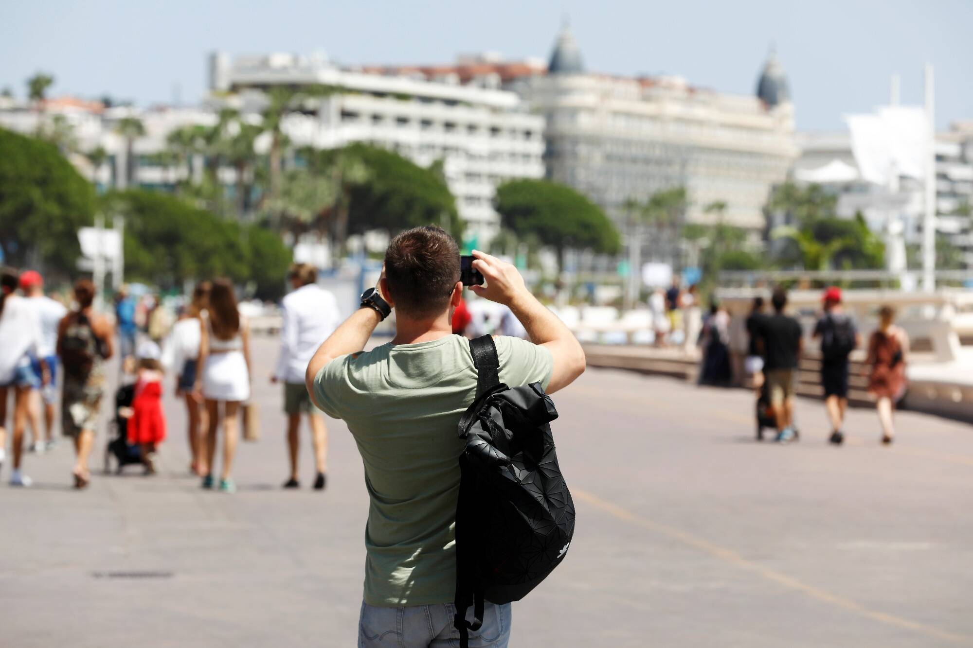 Un touriste se fait voler une montre de luxe à 80.000 euros sur la ...
