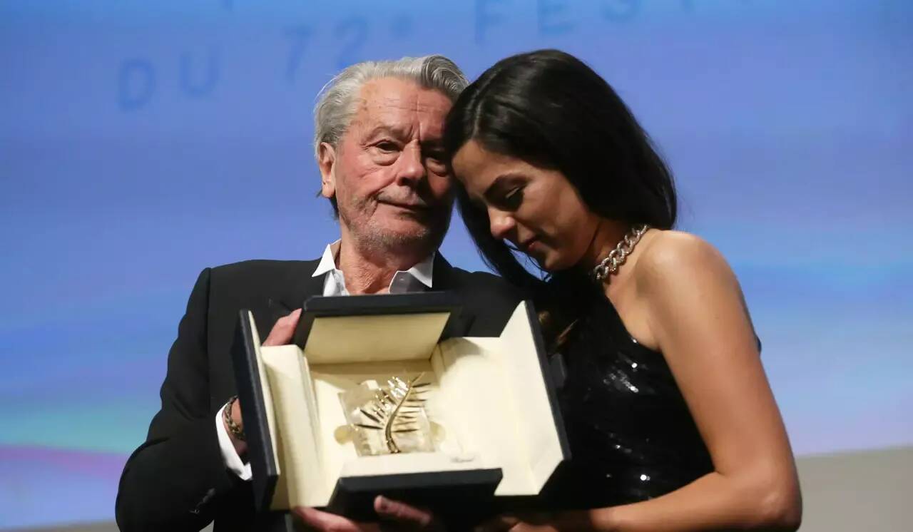 Affaire Delon Ce Nest Pas Un Problème Dhéritage Se Défend Son