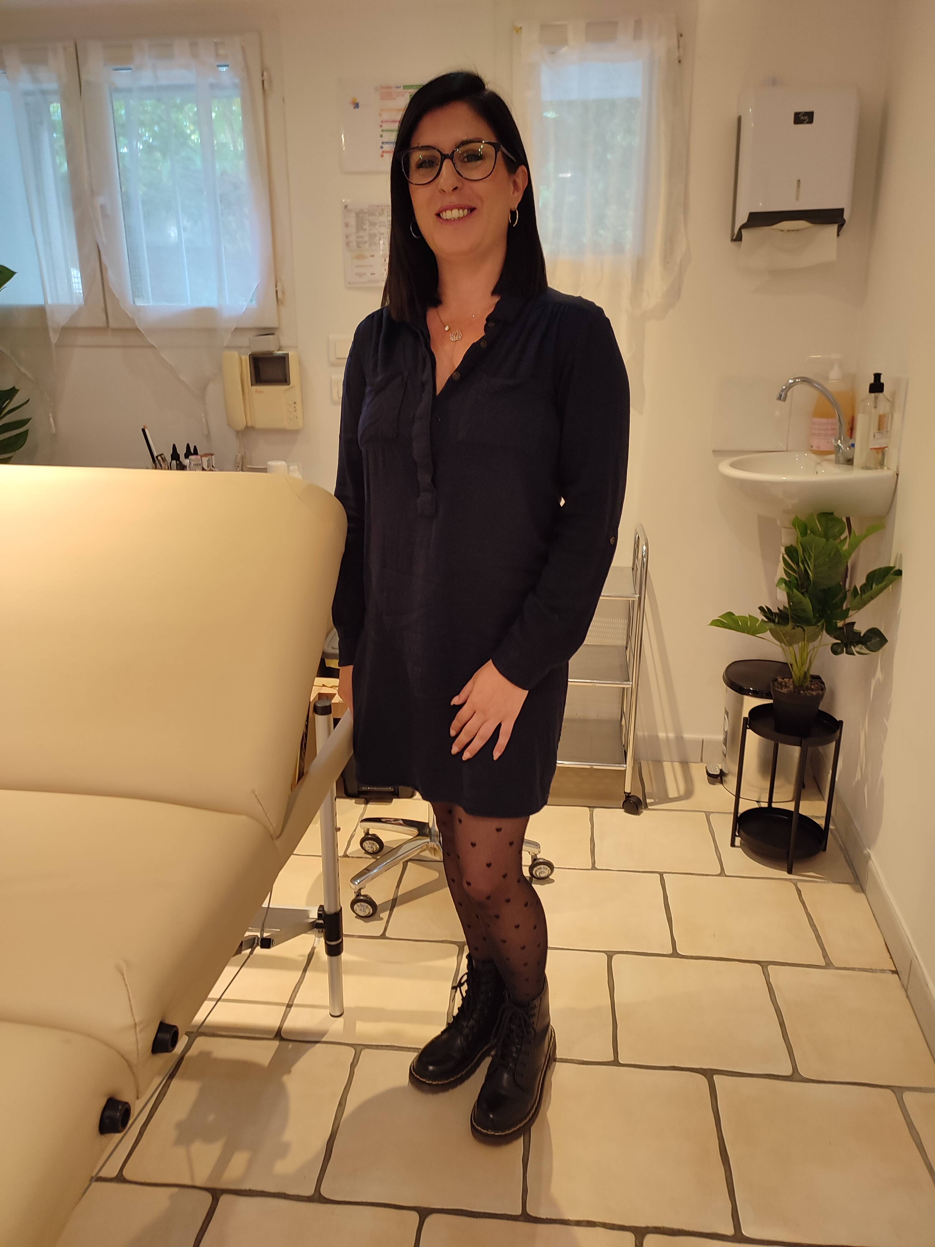 Cette Varoise tatoue aréoles et mamelons sur des seins reconstruits ...