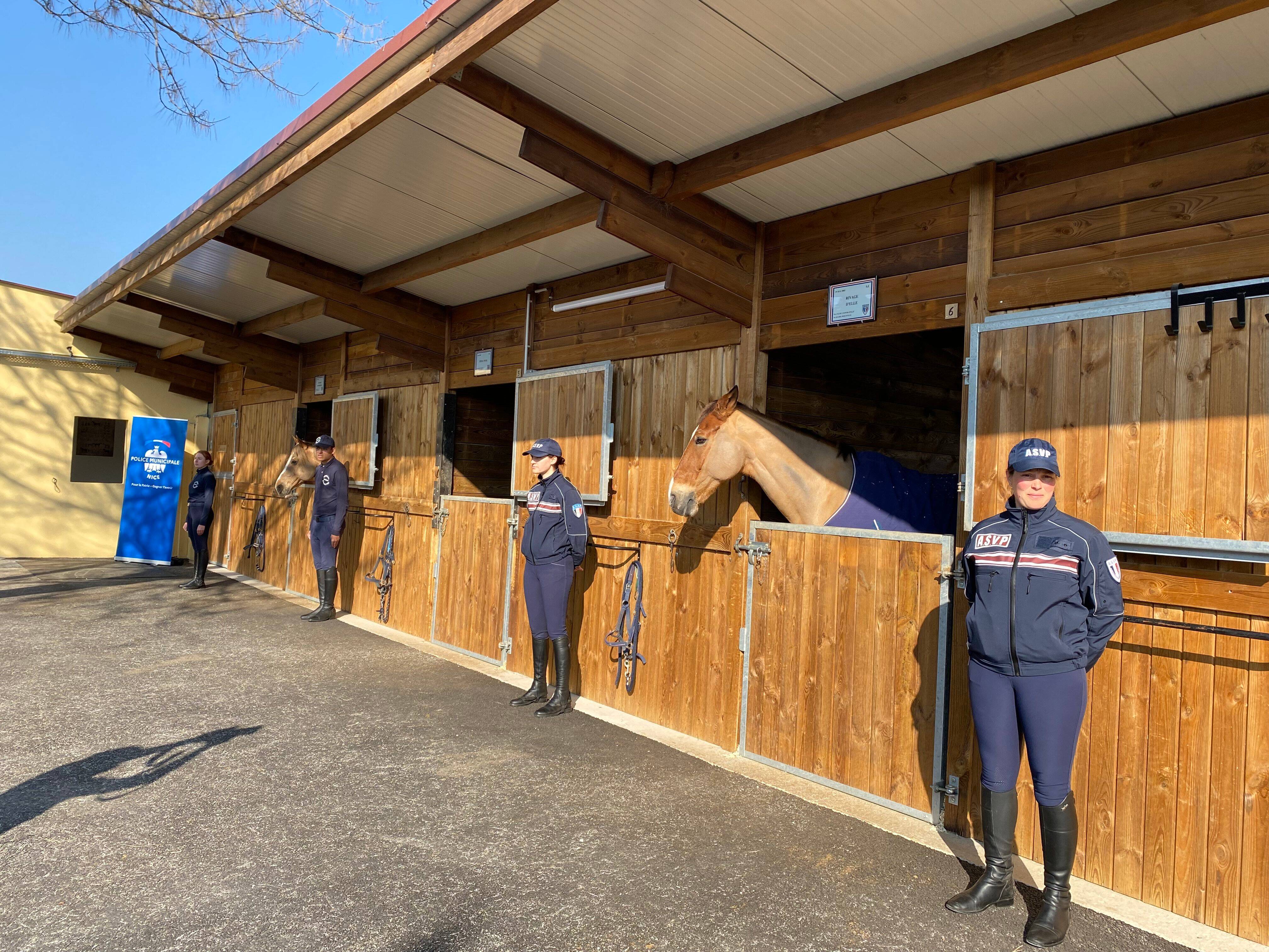 Six chevaux, 14 agents, des box modernes... voici à quoi ressemblent ...
