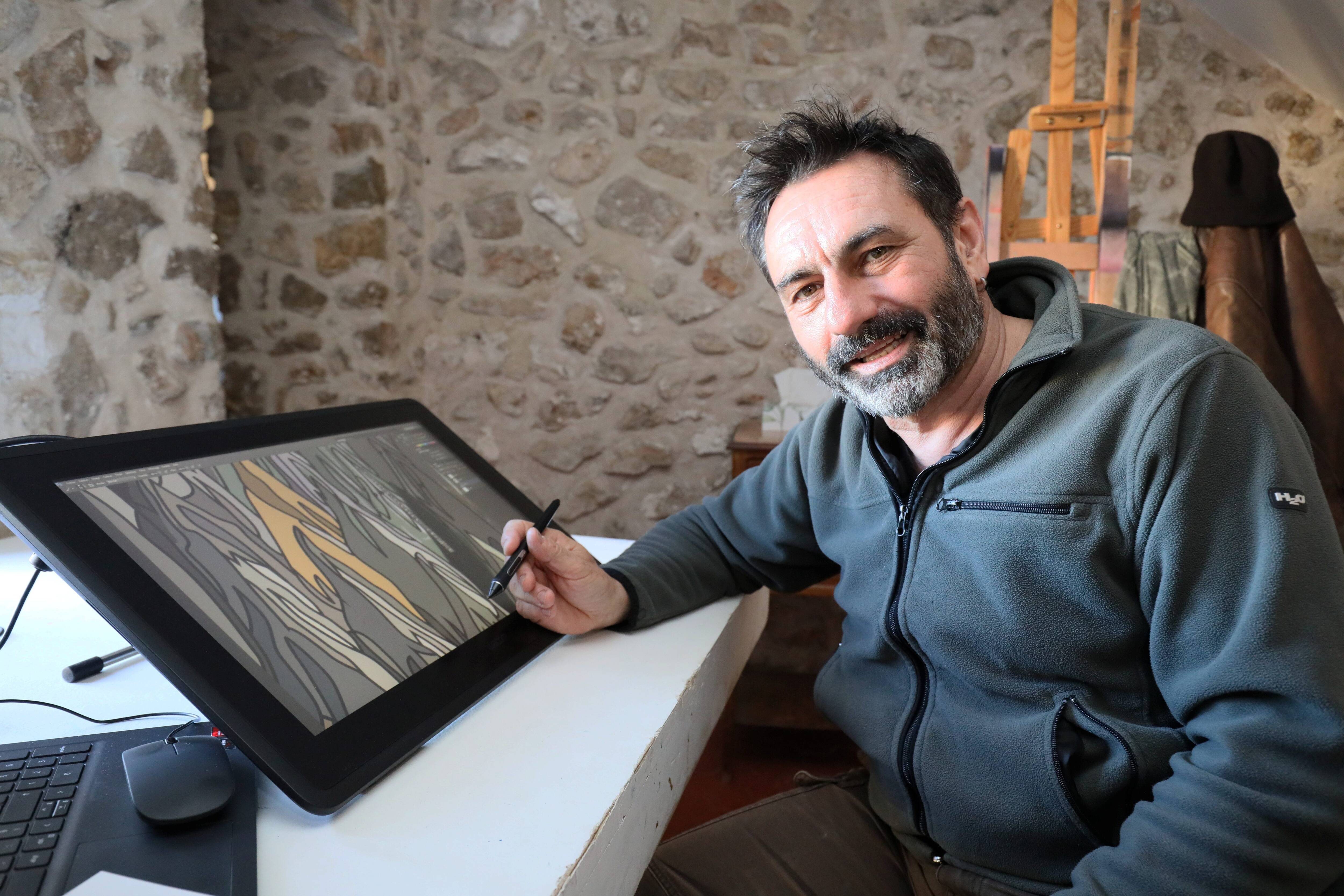 Antibes : Jacques Filippi, alias "Sniper Jackdelamuerte" expose jusqu ...