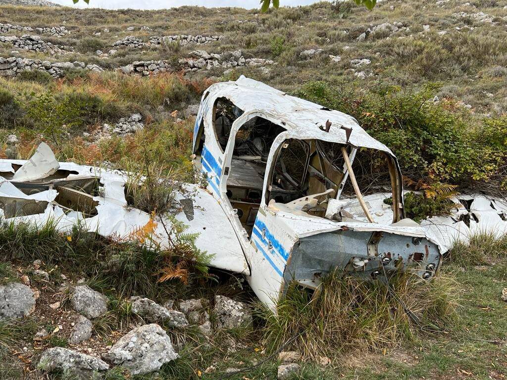 Dans ce village des Alpes-Maritimes, que raconte cette épave d’avion ...