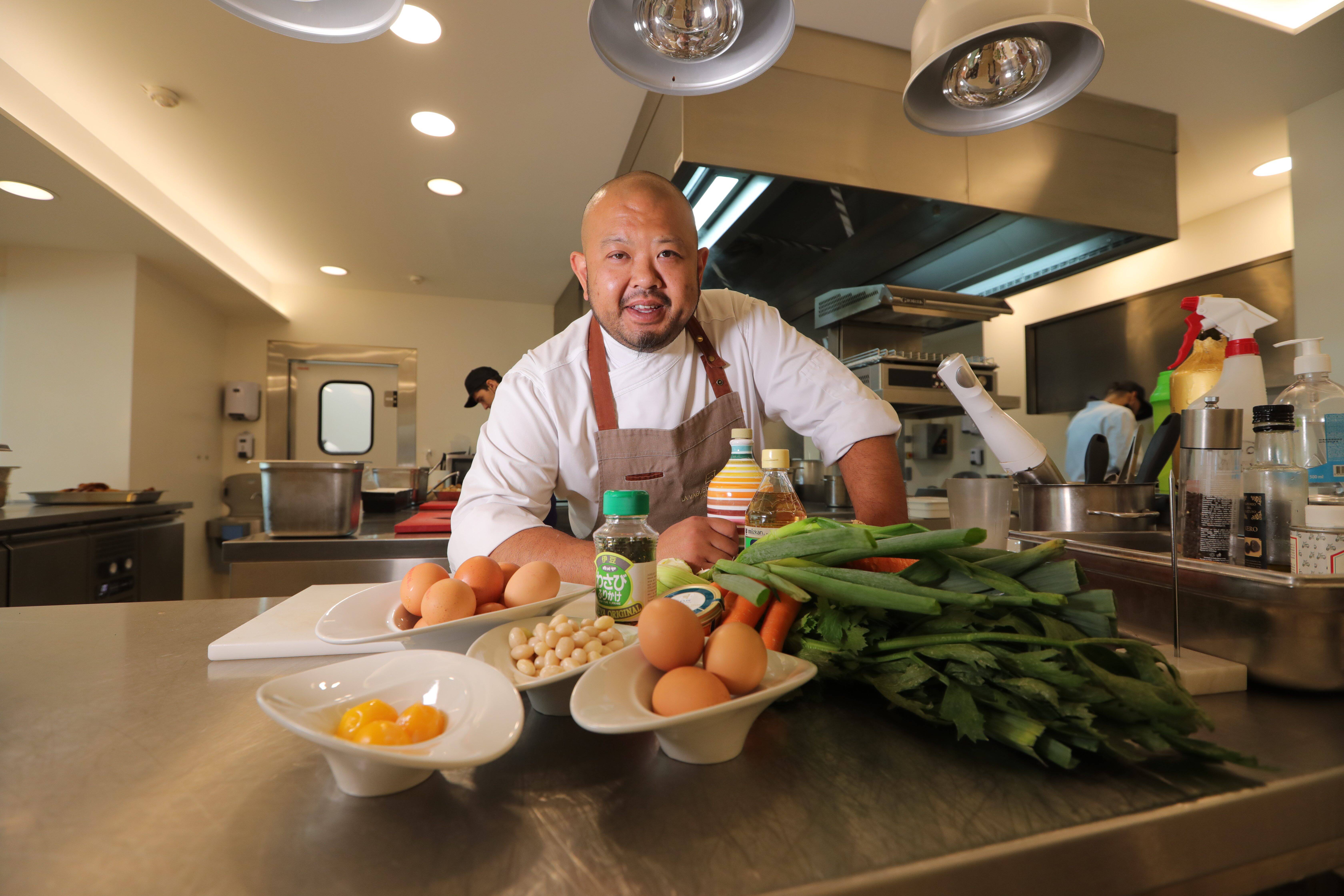 À La Vague de Saint-Paul-de-Vence, le chef akhara Chay joue avec les ...