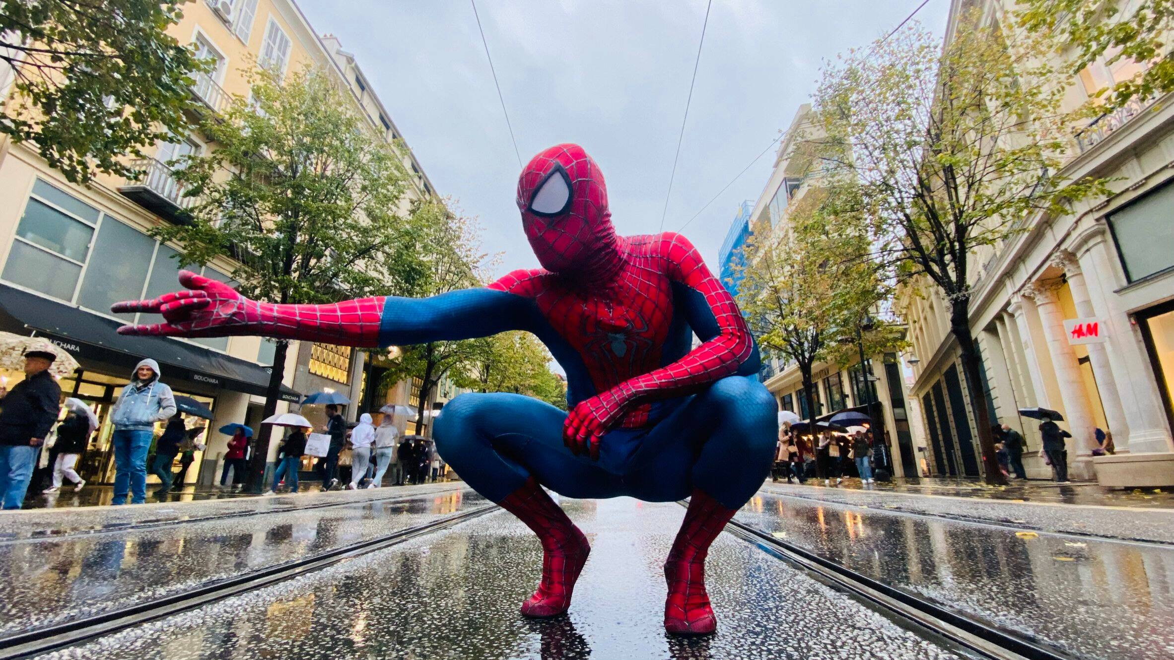 Pourquoi Spider-Man déambule dans les rues de Nice depuis quelques ...