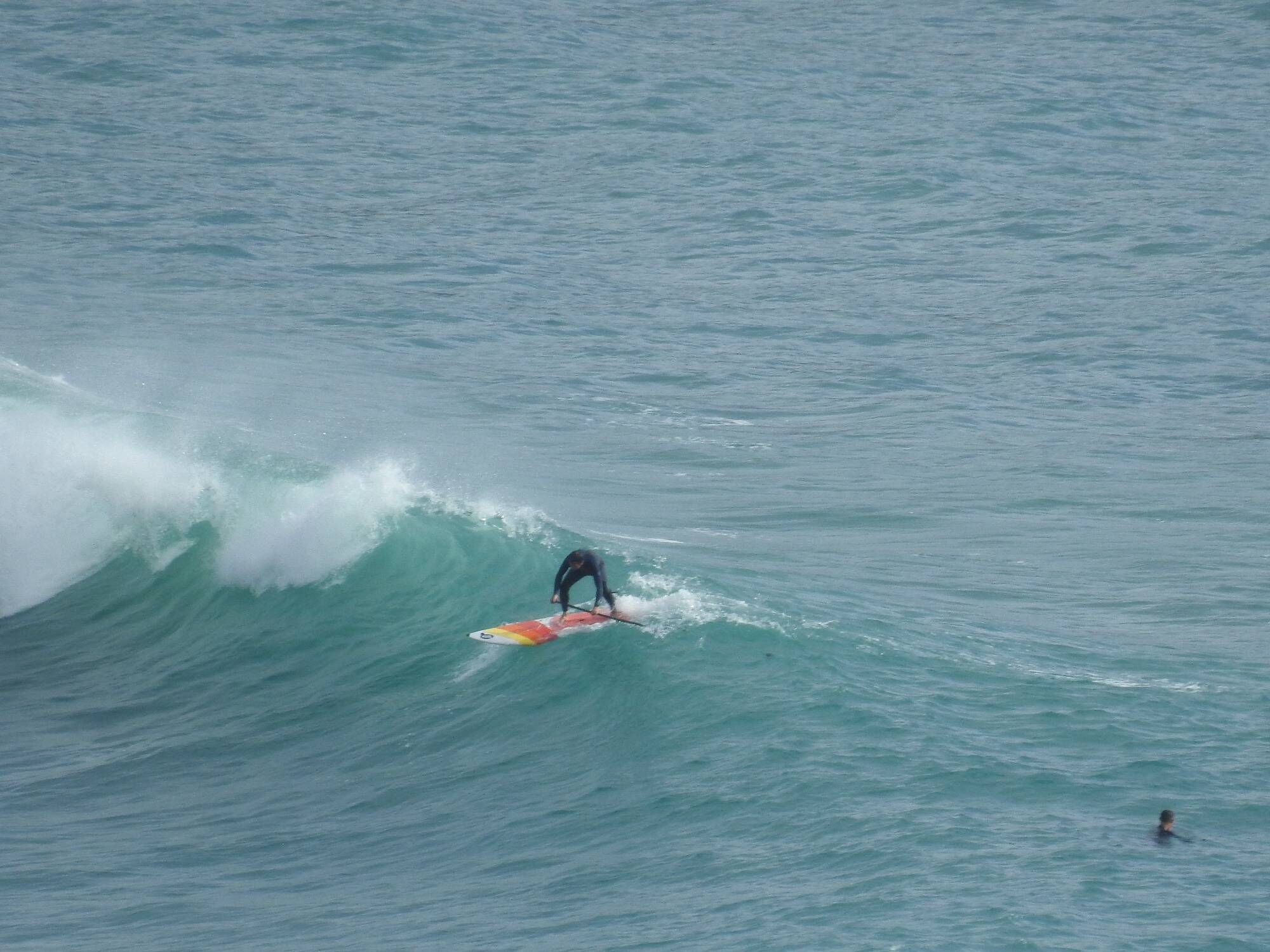 Les surfeurs sont de sortie au large de la Côte d'Azur après le passage ...